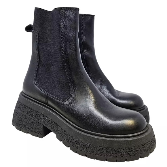 Steve Madden | Shoes | Steve Madden Lennox Black Leather Chunky Lug ...